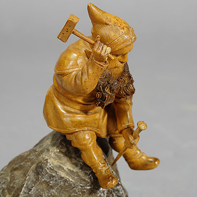 a great carving of a mining dwarf | artfour.com